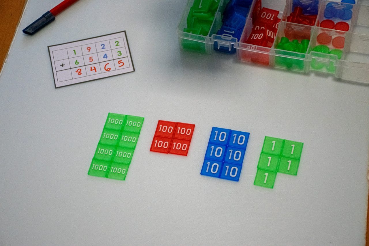 Juego de sellos Montessori - Estampillas - Sumando Momentos